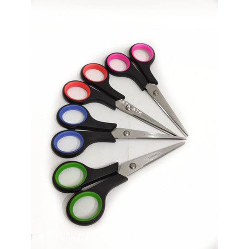 Gunting kertas medium