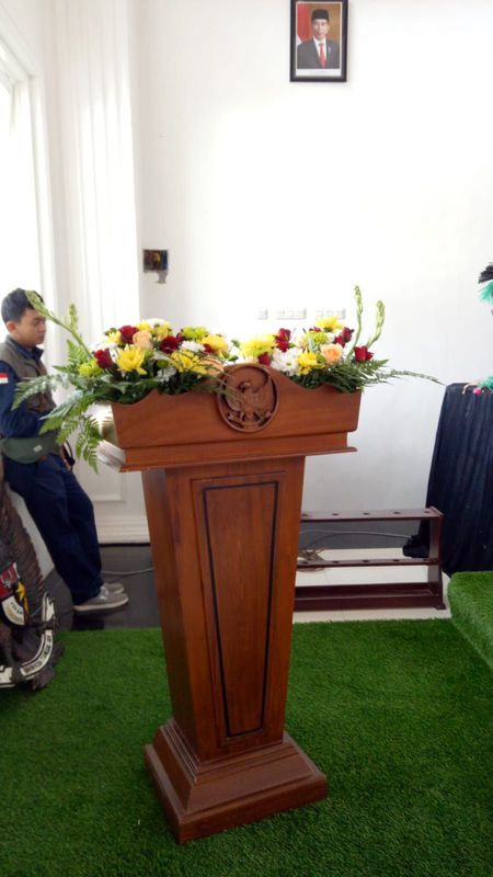 Dekorasi Bunga Podium - Meja Panjang