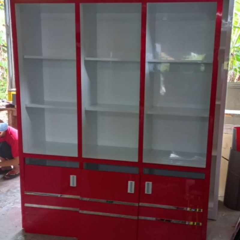 Lemari Kaca 3 Pintu
