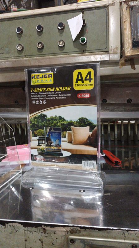 Stand Akrilik Ukuran A4