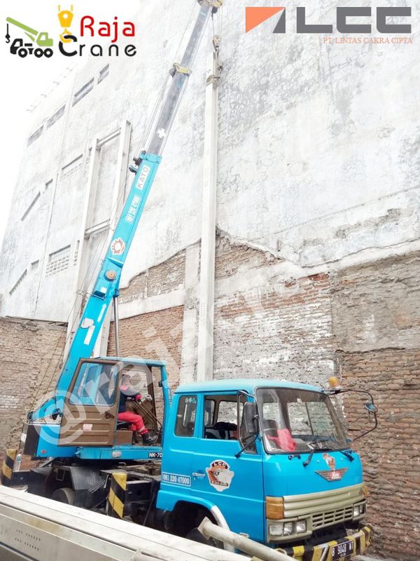 MOBILE CRANE KATO 7 TON