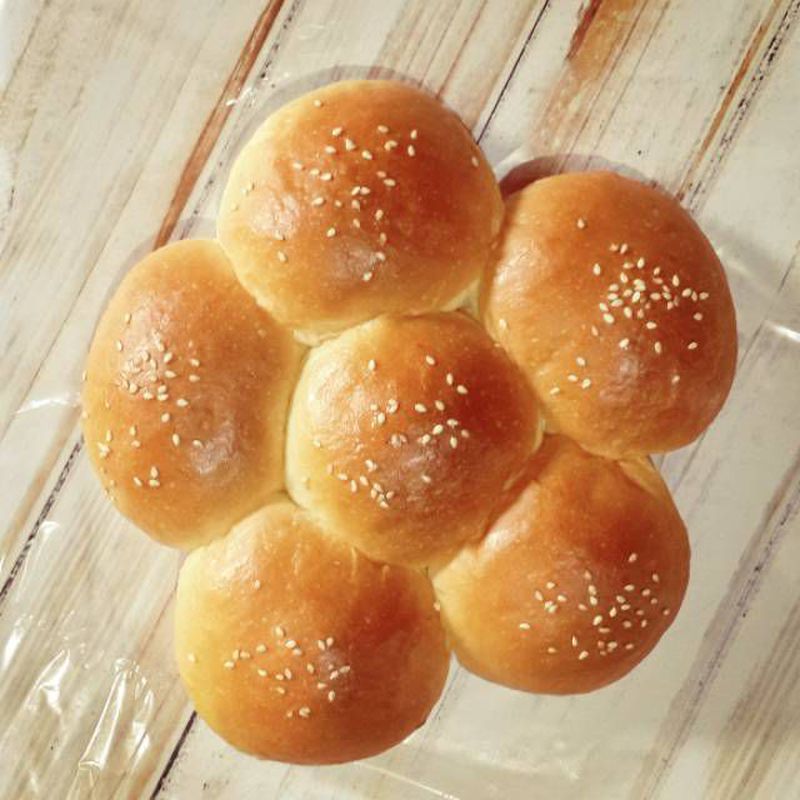 Paket Roti Krumpul Dan Air Mineral Kemasan Botol 600 ml