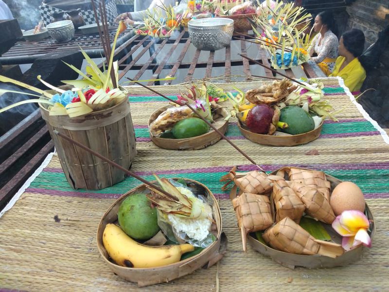 Banten Rahina Tilem / Banten Aci-aci Tilem