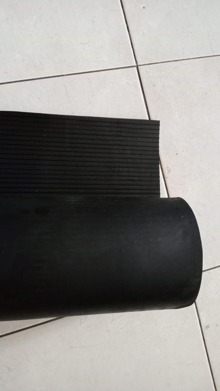 Karpet karet hitam