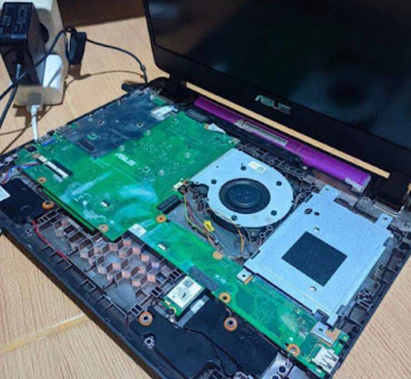 servis / pemeliharaan PC / notebook / leptop