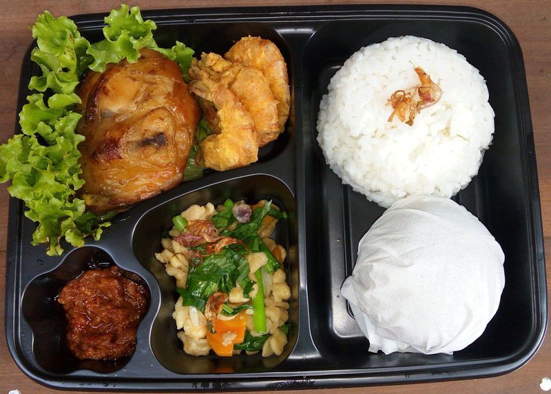 Paket Snack Box dan Nasi Box