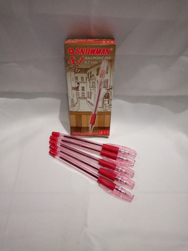 Ballpoint Merah