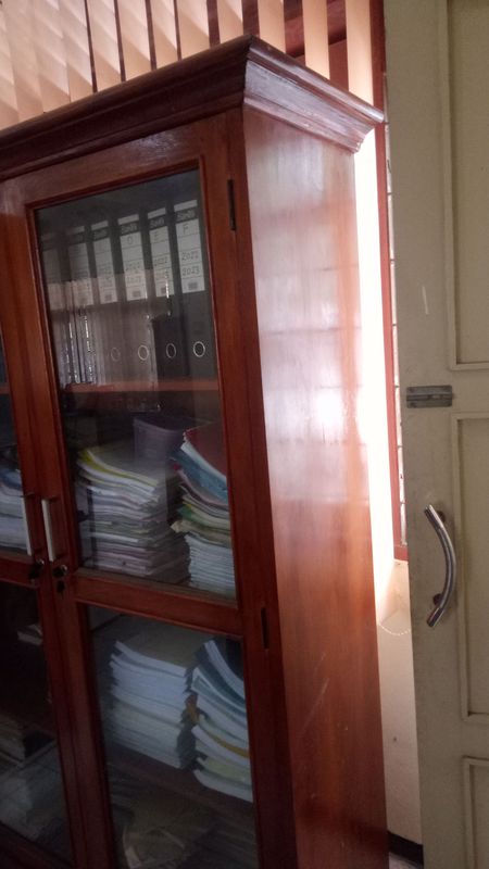 Almari Arsip kayu/kaca