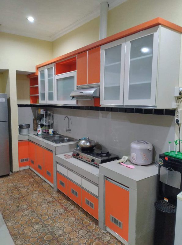 KITCHEN SET INTERIOR