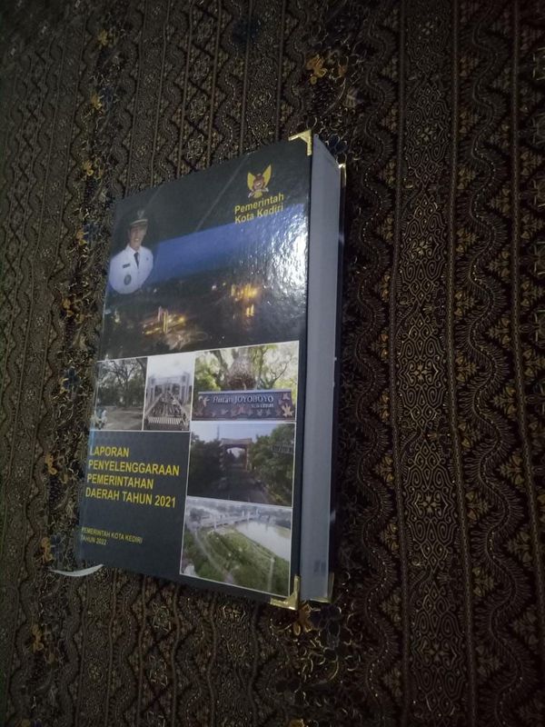 Cetak Buku sampul Hard cover, kertas HVS 70gr berwarna, 750 lembar