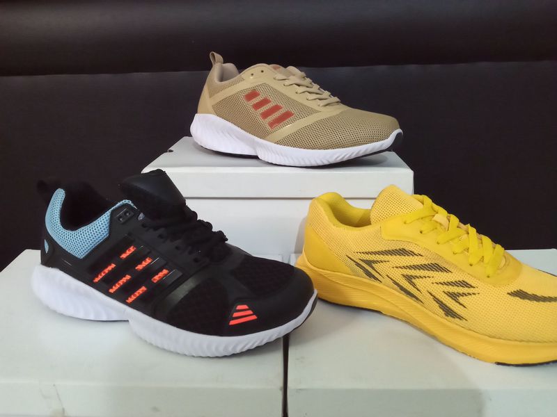 Sepatu Olahraga - 45