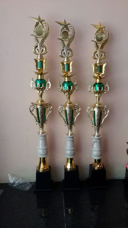 PIALA SET KAKI 1 TINGGI 1 METER