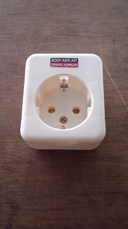 Stop kontak listrik