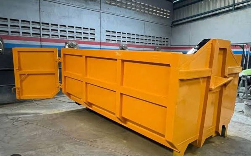 bak sampah besi terbuka