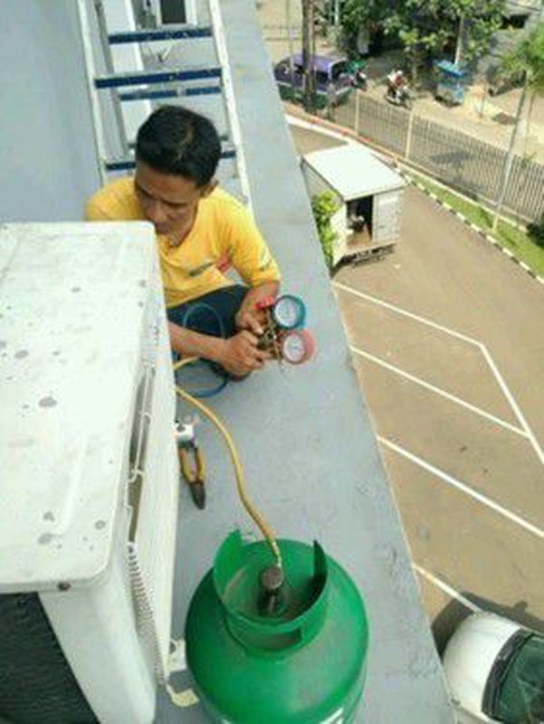 Paket Service dan Perbaikan AC Cassete dan Split