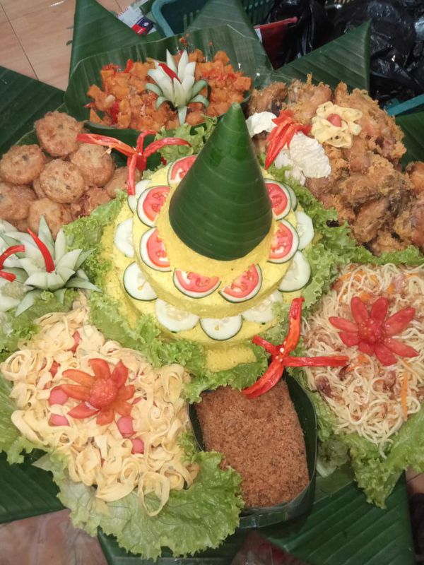 Tumpeng Nasi Kuning Wr@yam cocoh