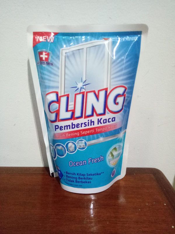 CAIRAN PEMBERSIH KACA CLING