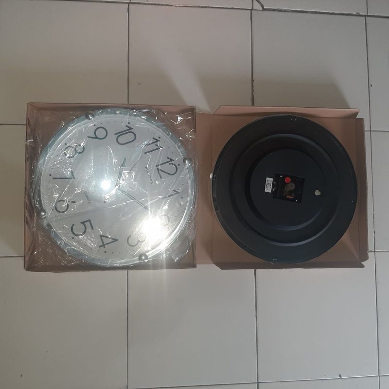 jam dinding