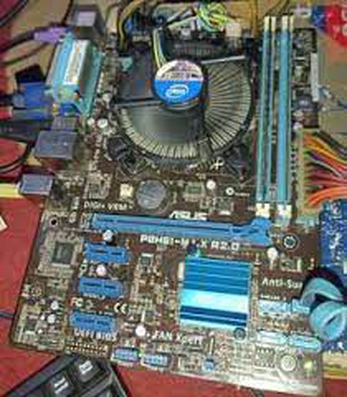 PERBAIKAN MAINBHORT PC RAKITAN