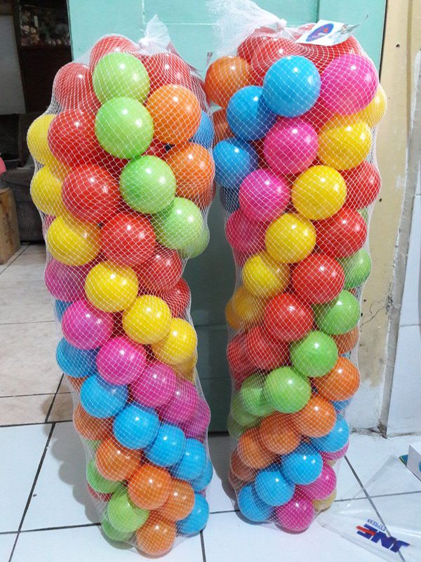 BOLA-BOLA DAN BOX TEMPAT PENYIMPANAN