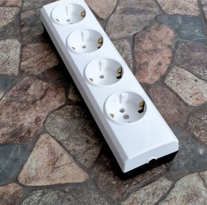 Terminal Listrik Broco 4 Lobang