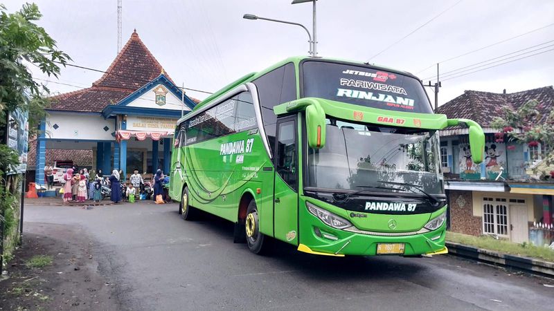 SEWA BUS BESAR