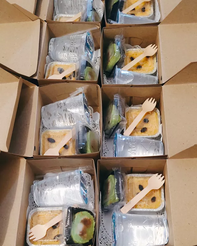 Snack Box - Kue Modern Dan Tradisional