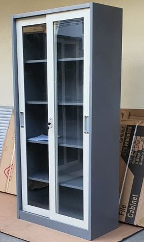 Almari Arsip Besi Kaca