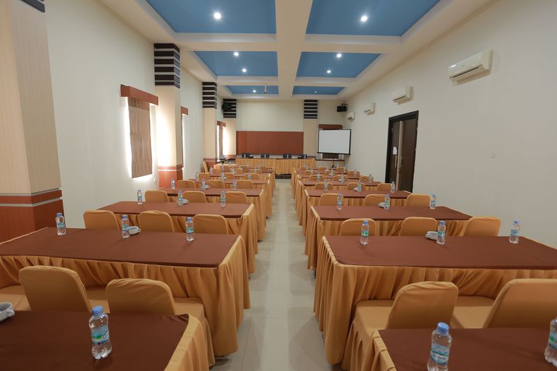 Paket Meeting Room Fullday (Meeting Room, 1x Prasmanan, 2x Snack)