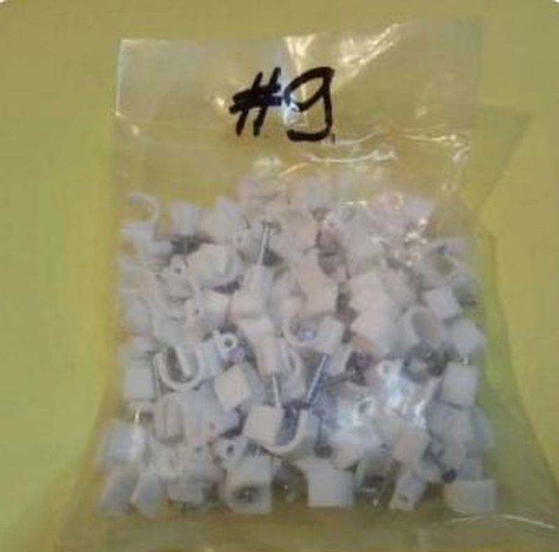 Klem Kabel Listrik 9mm 100pcs Putih Paku Beton Premium