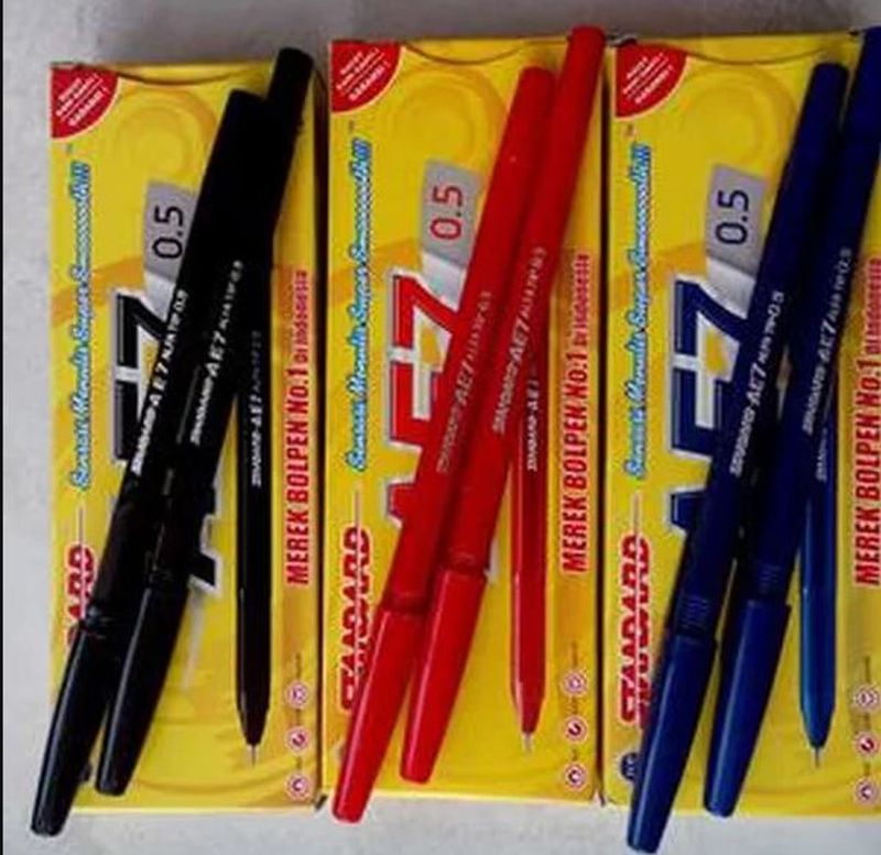 pulpen standard ae7 12pcs - Merah