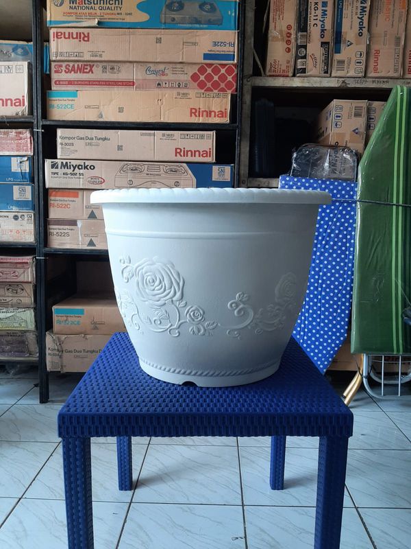 Pot Putih Motif Ukuran 50