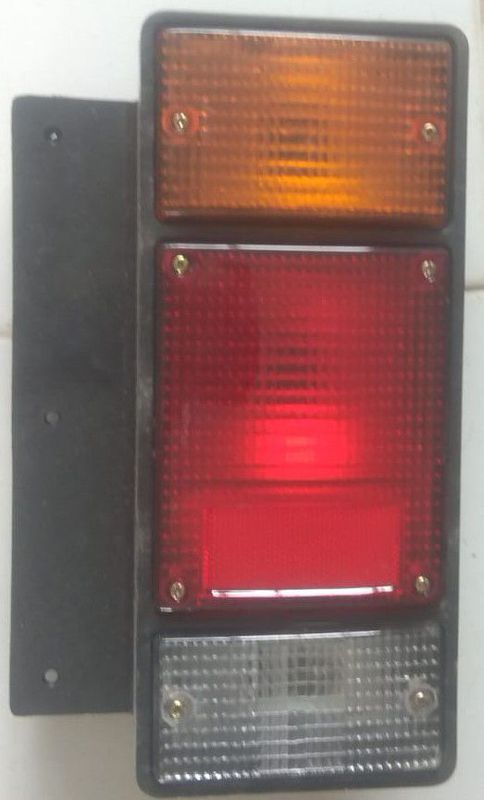 Stop lamp assy nkr58/66/nkr71/ nmr71 rh mitomo