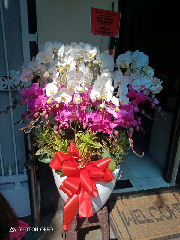 Rangkaian Karangan Bunga Segar