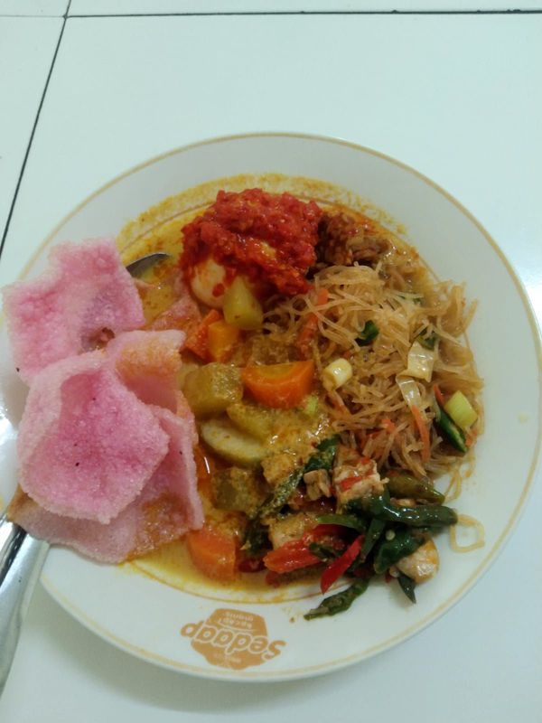 LONTONG TELUR + TEH MANIS/KOPI