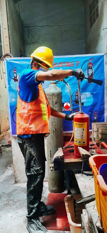 Isi Ulang Pemadam Api (APAR) Powder (LULUS Uji Layak Pakai DAMKAR ...