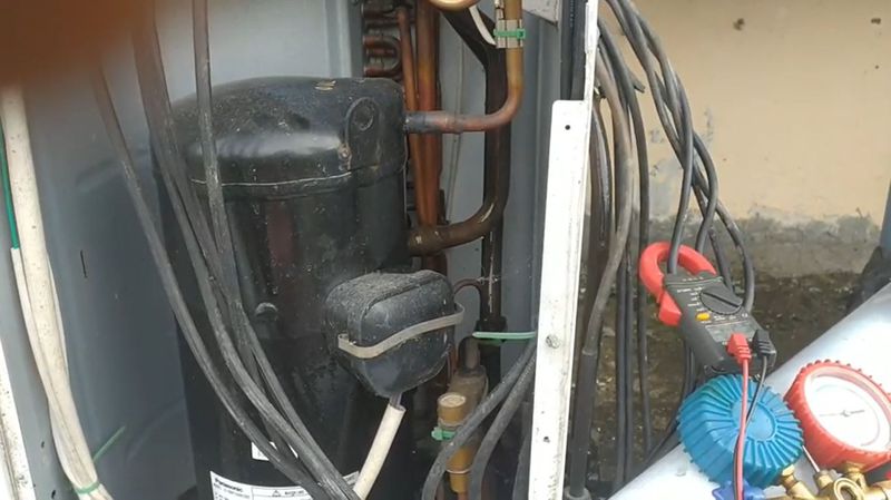 Isi Freon AC Standing