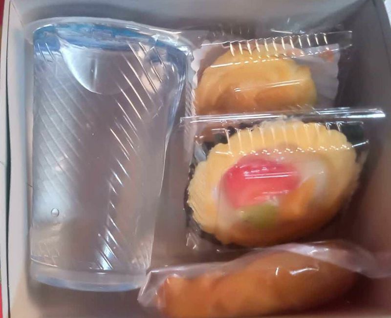 Paket Snack Box (Kue Soes, Risol Sayur/Mayo,Kue Pie Buah, Air Mineral)