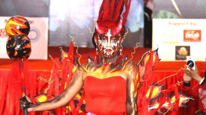 Make Up Rias + Kostum