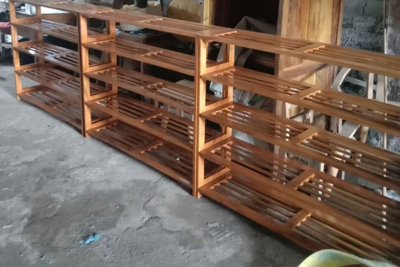 Rak Sepatu Kayu