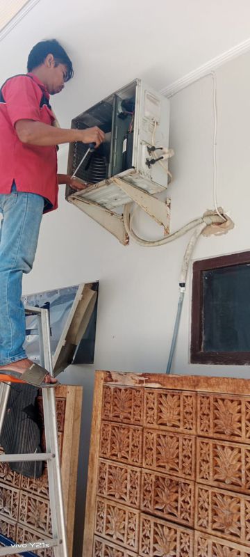 Pembongkaran outdoor AC 1 PK