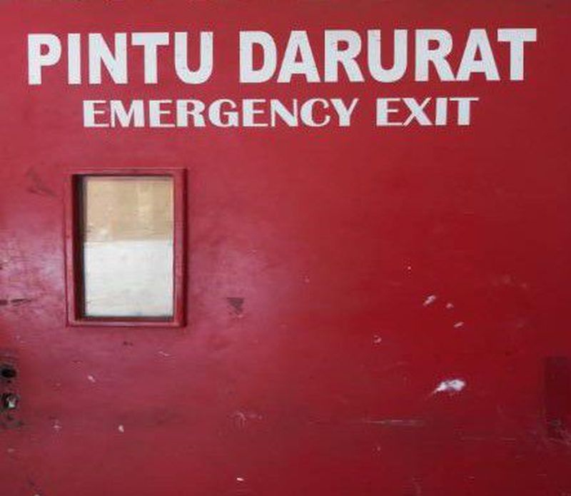 Jasa Pembuatan Stiker Pintu Darurat