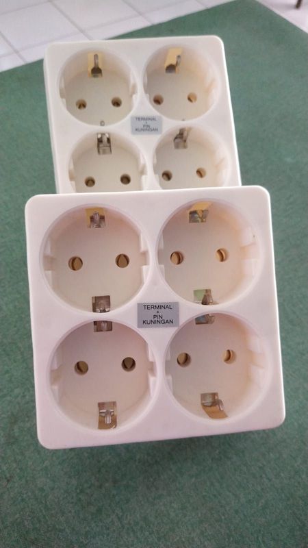 colokan listrik one for four