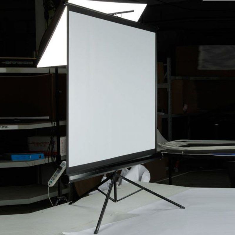 Layar Infokus Tripot 84"