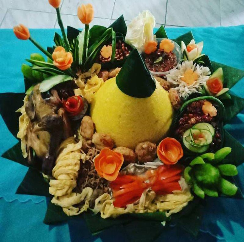 TUMPENG NASI KUNING