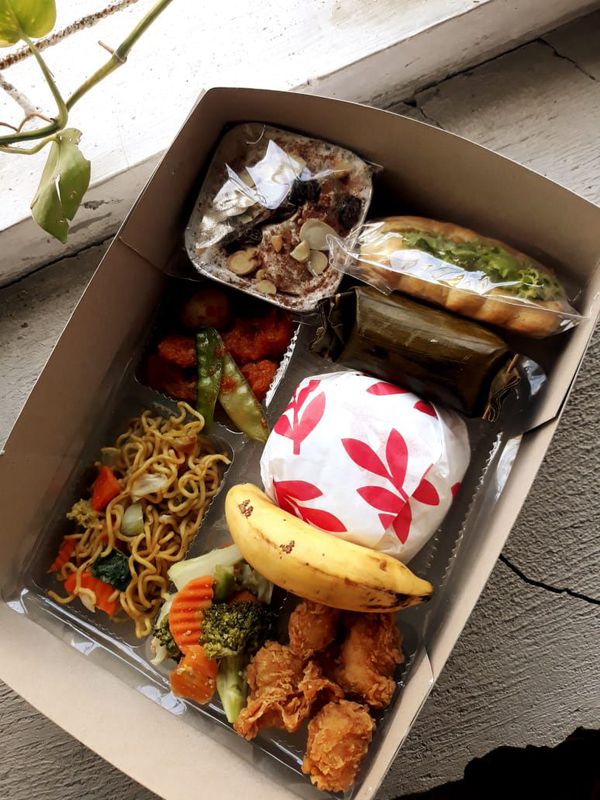 Paket Nasi Box Mix Snack Box