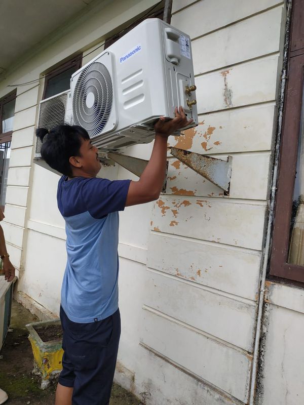 Pembongkaran AC Split