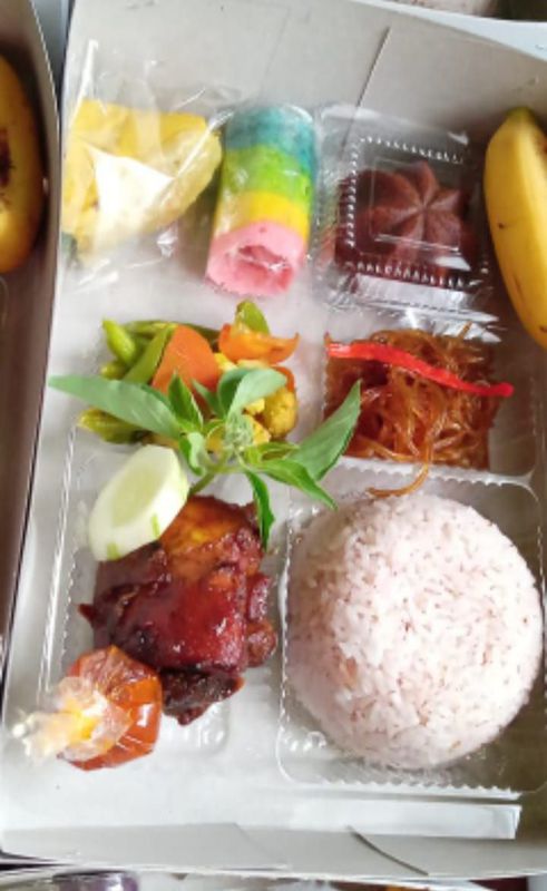 paket snack dan nasi