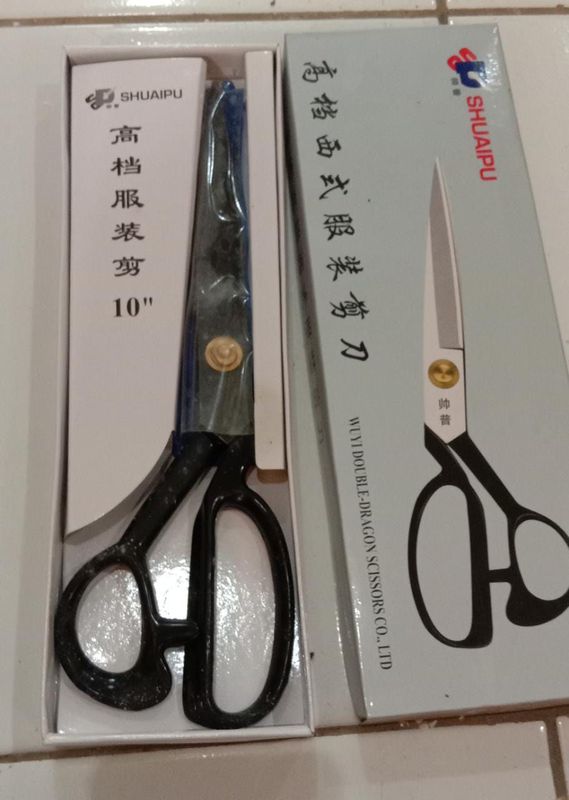 gunting potong besar