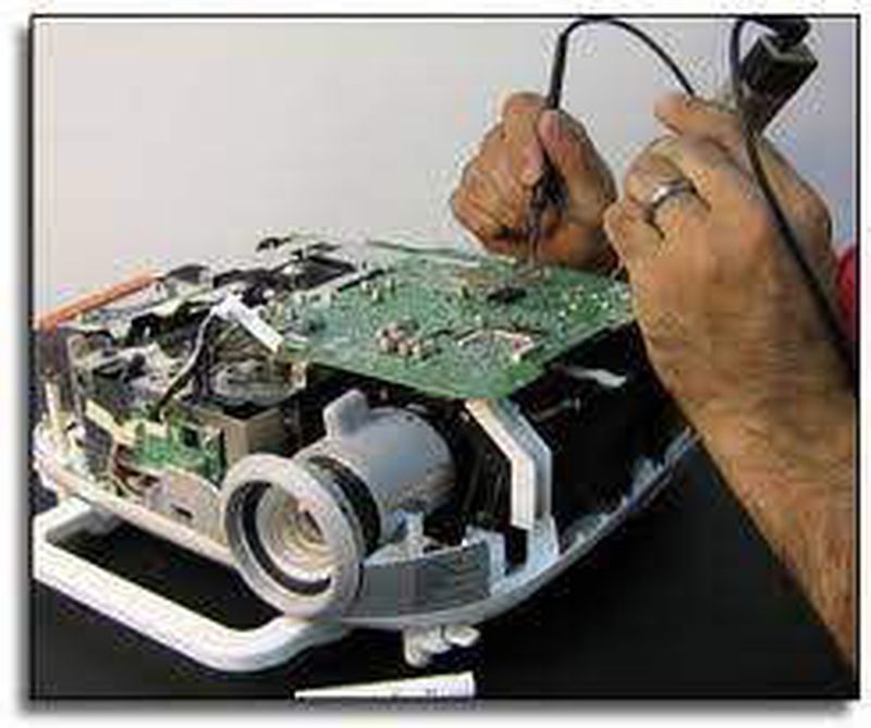 Servis dan instalasi LCD Proyektor